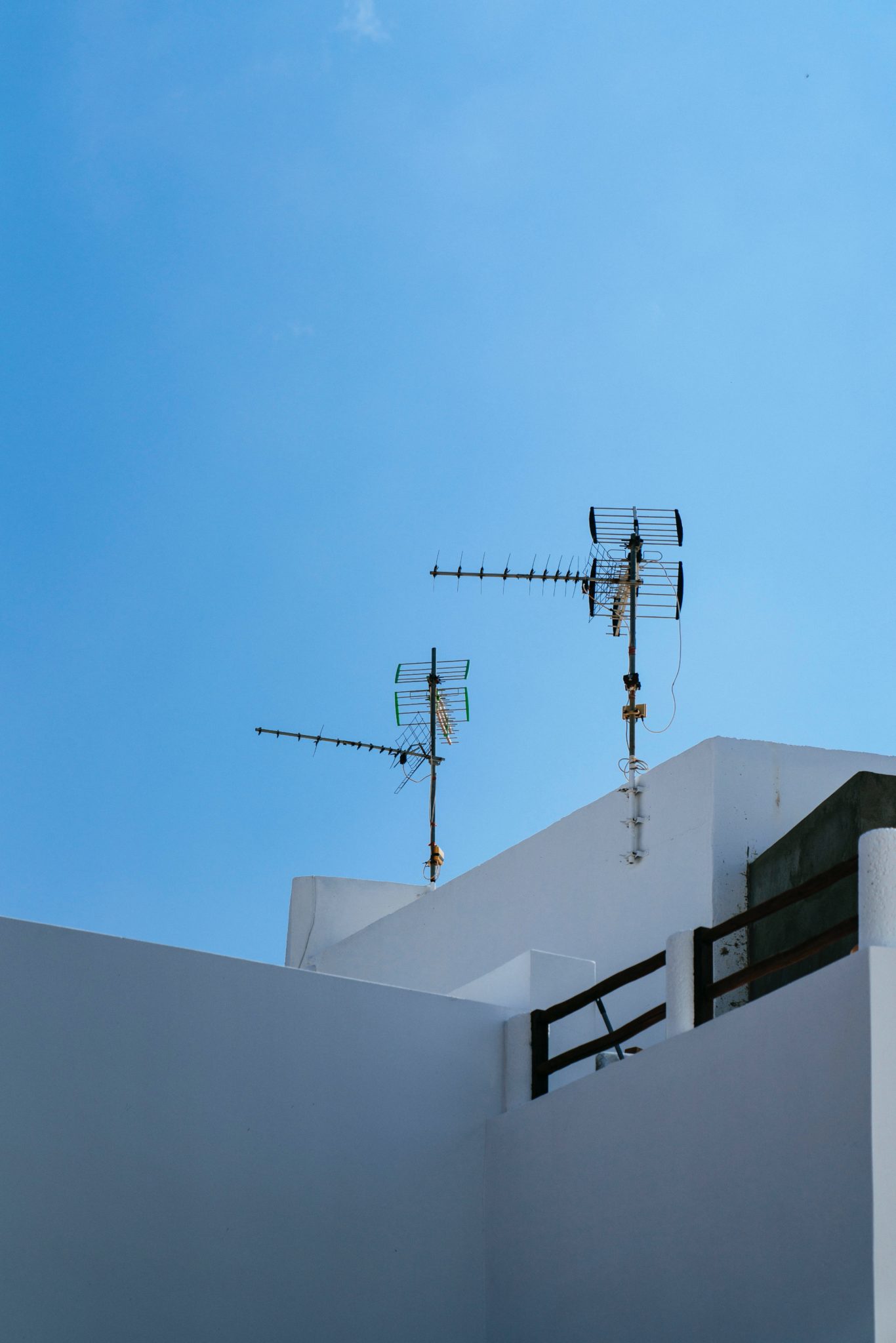 Bluetooth vs. 2.4 Ghz Wireless vs. Infrared vs. Wi-Fi - Paired Tech